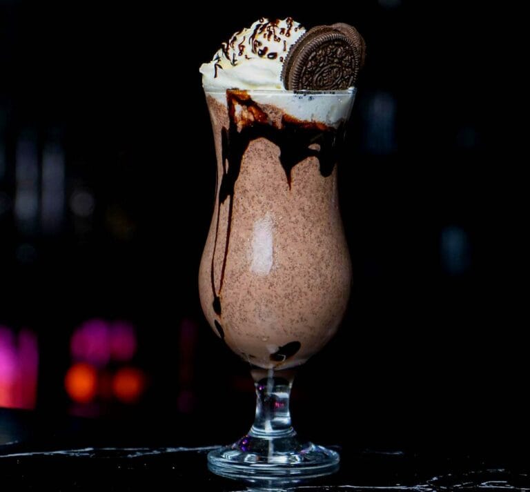 Cookies Cream Milkshake Recipe, Make it at home in very easy 8 steps ...